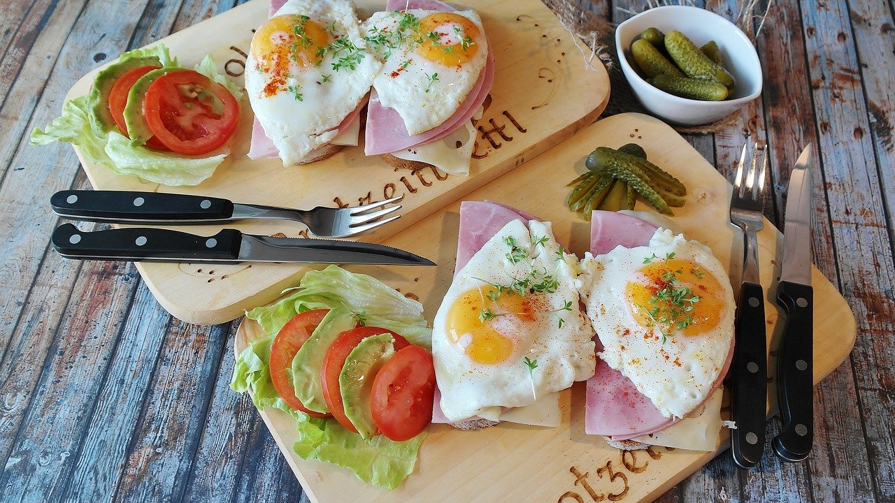 Chest And Stomach Pain After Eating Eggs - Heartburn, Egg Intolerance